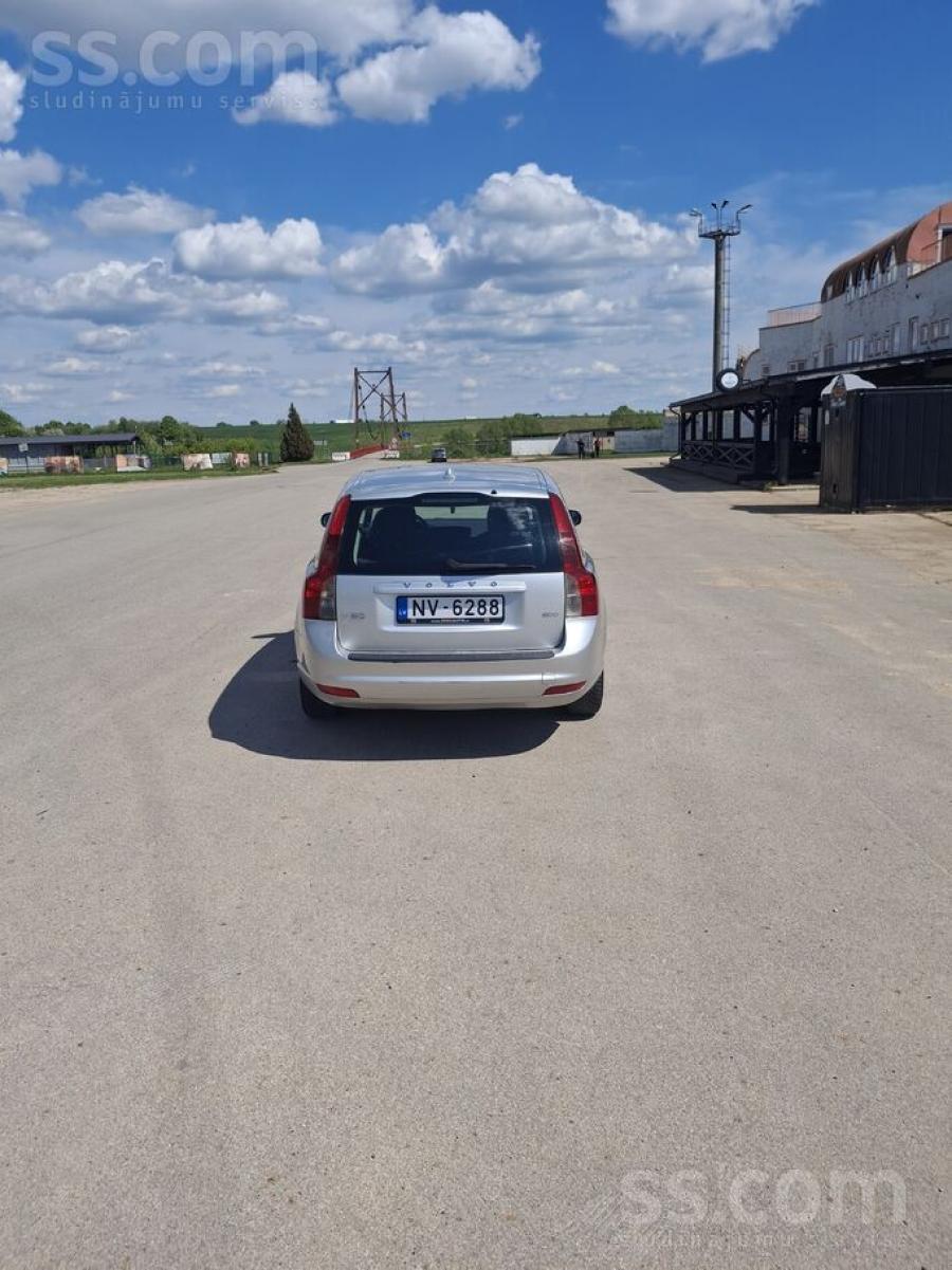 Pelēks Volvo V50 2009 Bauska, ar dzinēja tilpumu 2.00 L un nobraukumu 333 tūkst. km par 1800 €, foto 6 vietnē AUTOMOTO.COM.LV