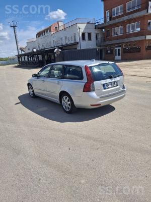 Pelēks Volvo V50 2009 Bauska, ar dzinēja tilpumu 2.00 L un nobraukumu 333 tūkst. km par 1800 €, foto 7 vietnē AUTOMOTO.COM.LV
