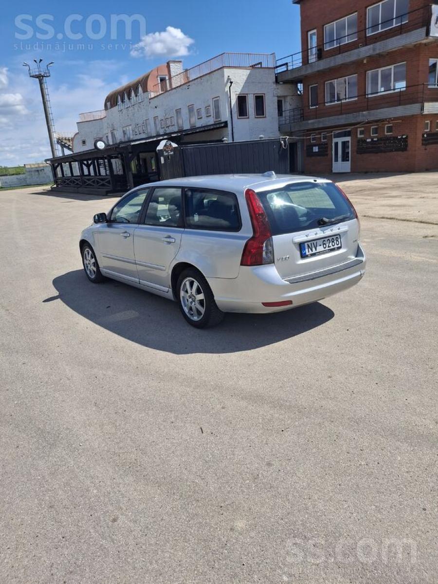 Pelēks Volvo V50 2009 Bauska, ar dzinēja tilpumu 2.00 L un nobraukumu 333 tūkst. km par 1800 €, foto 7 vietnē AUTOMOTO.COM.LV