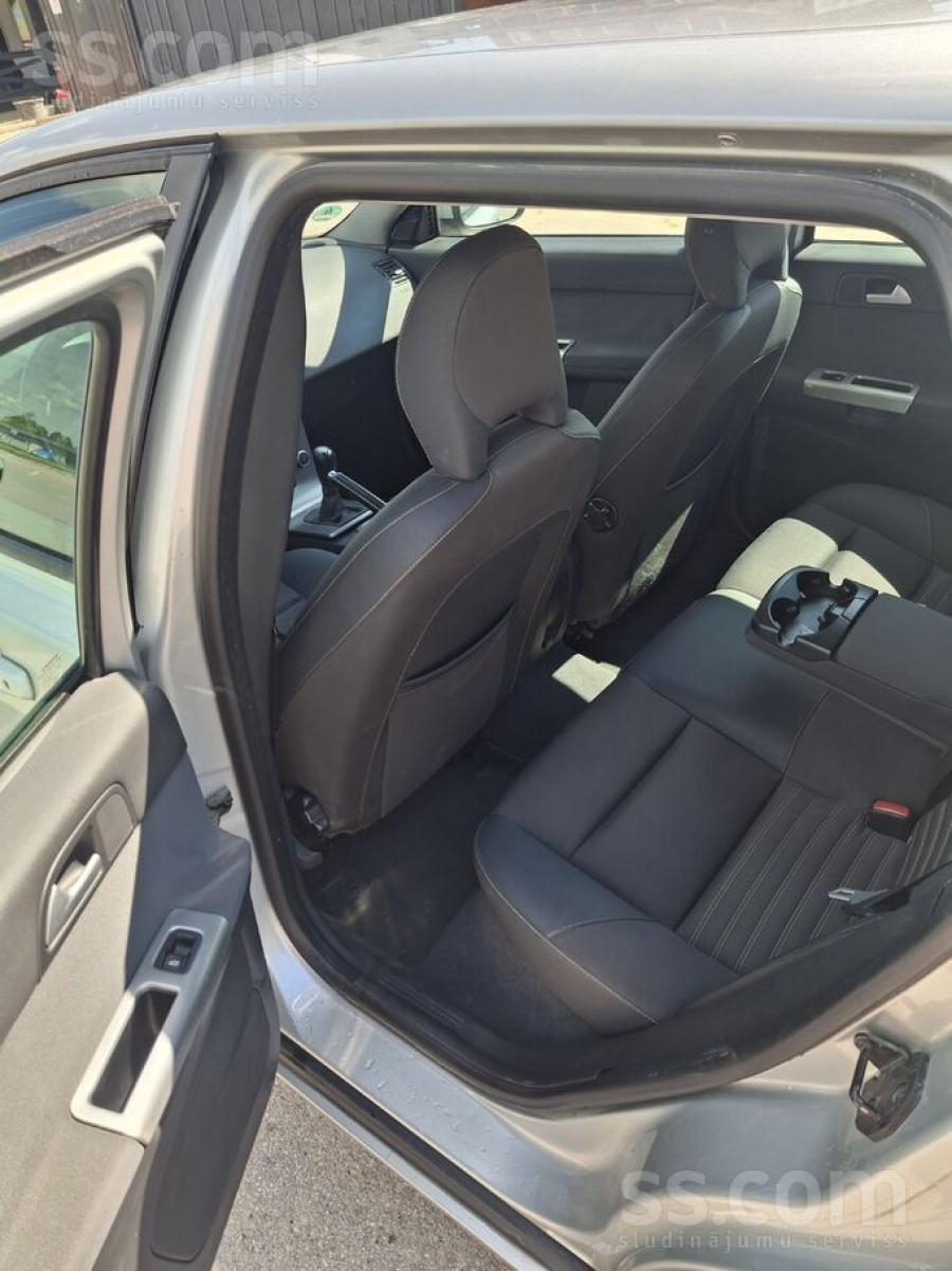 Pelēks Volvo V50 2009 Bauska, ar dzinēja tilpumu 2.00 L un nobraukumu 333 tūkst. km par 1800 €, foto 9 vietnē AUTOMOTO.COM.LV