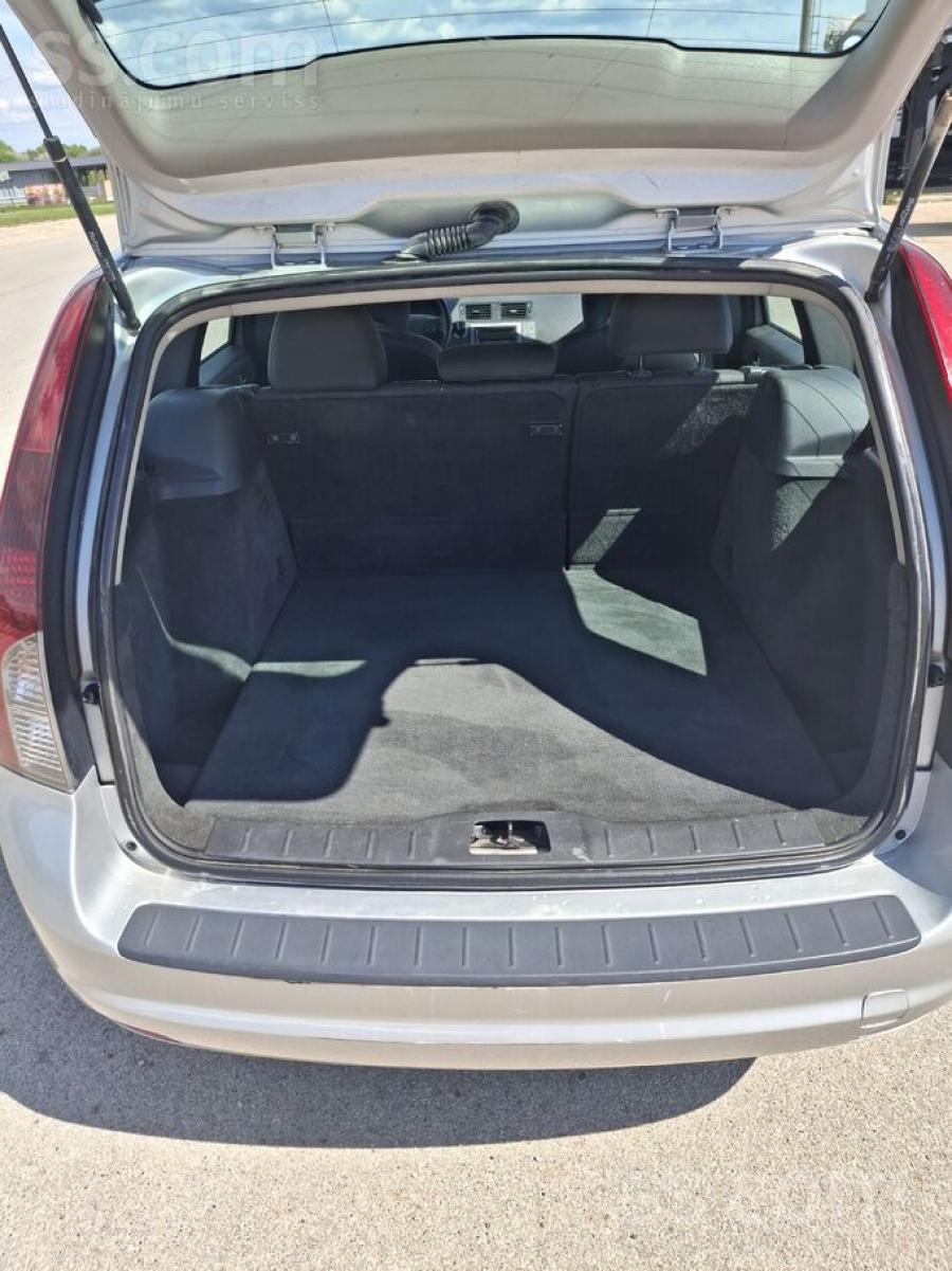 Pelēks Volvo V50 2009 Bauska, ar dzinēja tilpumu 2.00 L un nobraukumu 333 tūkst. km par 1800 €, foto 10 vietnē AUTOMOTO.COM.LV