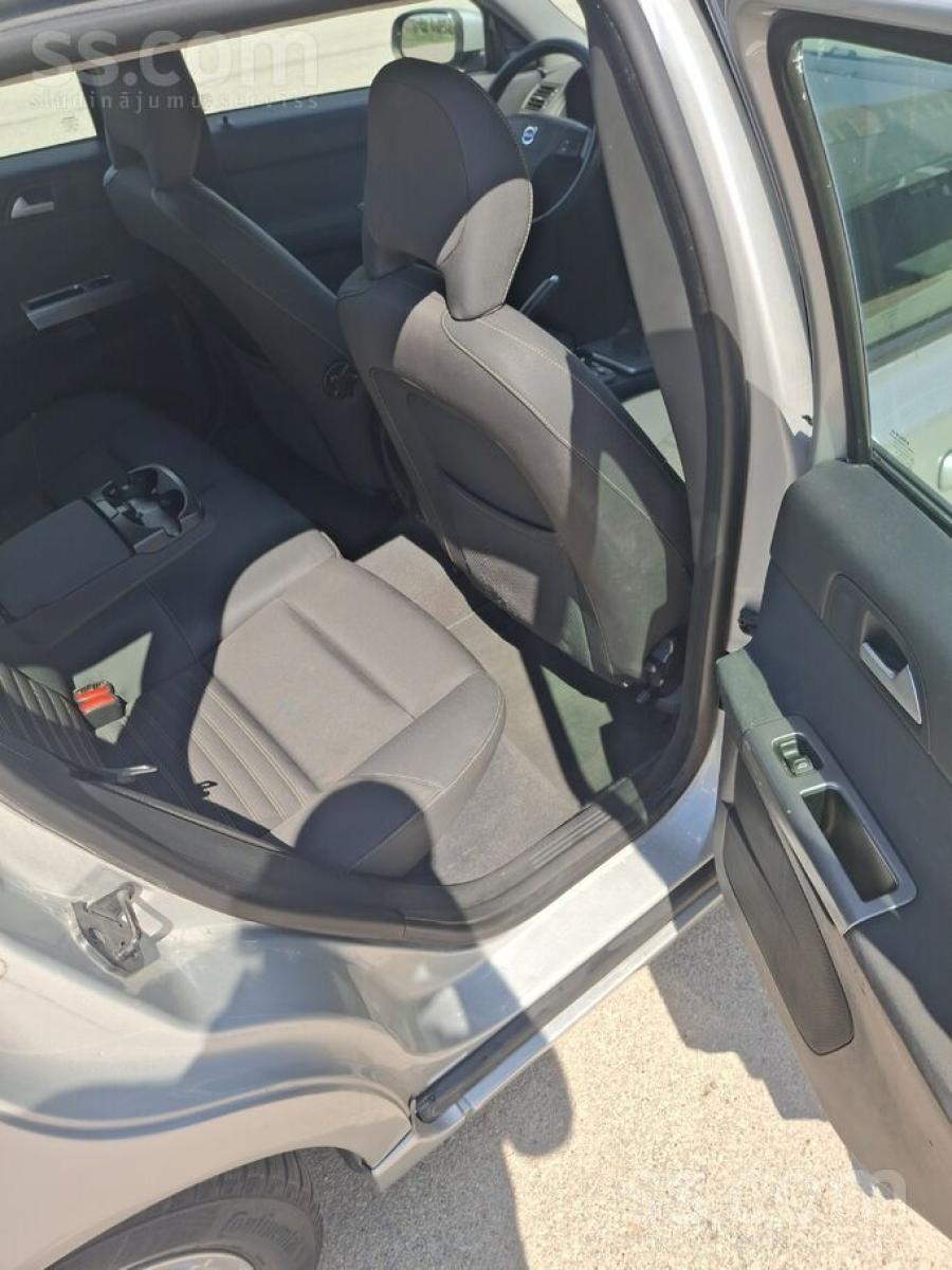 Pelēks Volvo V50 2009 Bauska, ar dzinēja tilpumu 2.00 L un nobraukumu 333 tūkst. km par 1800 €, foto 11 vietnē AUTOMOTO.COM.LV