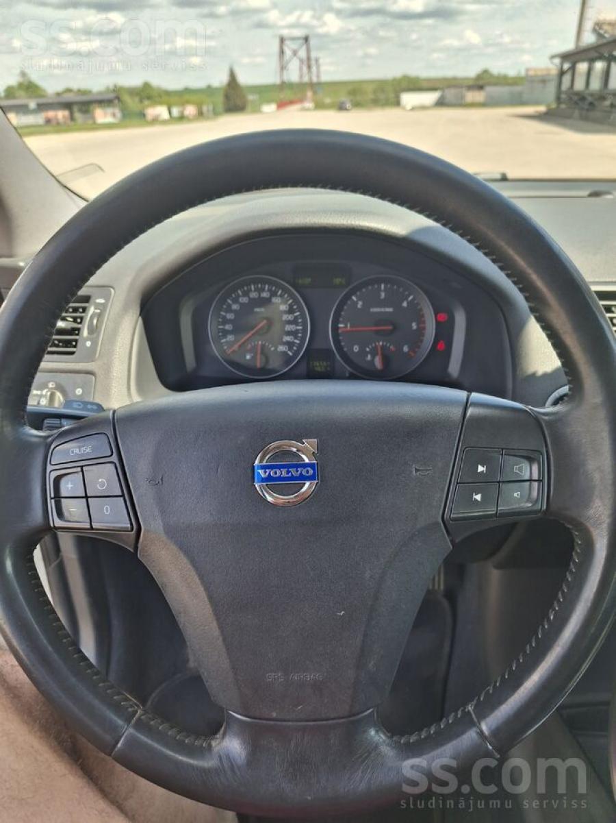 Pelēks Volvo V50 2009 Bauska, ar dzinēja tilpumu 2.00 L un nobraukumu 333 tūkst. km par 1800 €, foto 15 vietnē AUTOMOTO.COM.LV