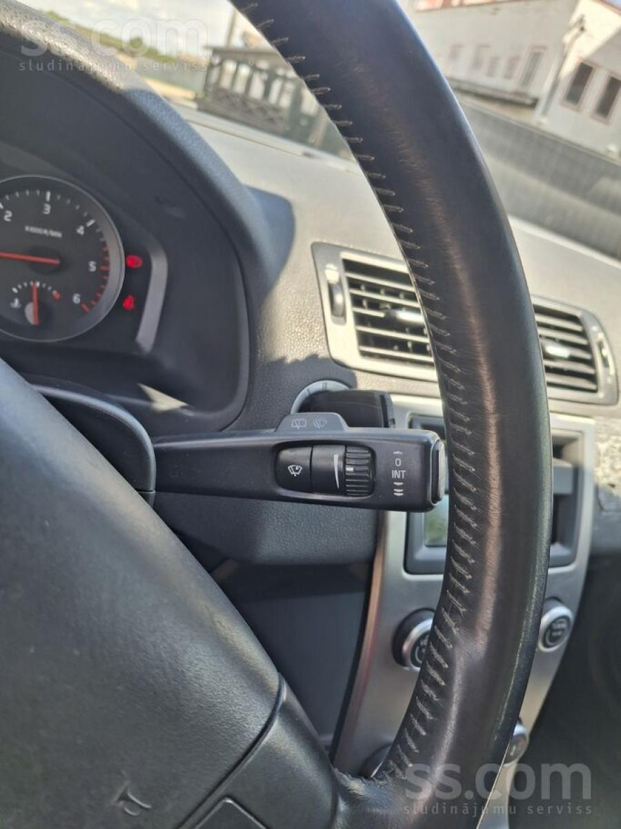 Pelēks Volvo V50 2009 Bauska, ar dzinēja tilpumu 2.00 L un nobraukumu 333 tūkst. km par 1800 €, foto 16 vietnē AUTOMOTO.COM.LV