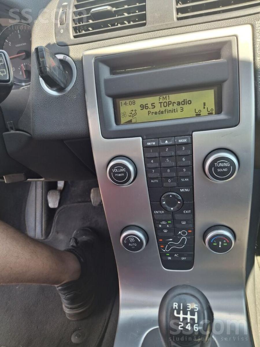 Pelēks Volvo V50 2009 Bauska, ar dzinēja tilpumu 2.00 L un nobraukumu 333 tūkst. km par 1800 €, foto 17 vietnē AUTOMOTO.COM.LV