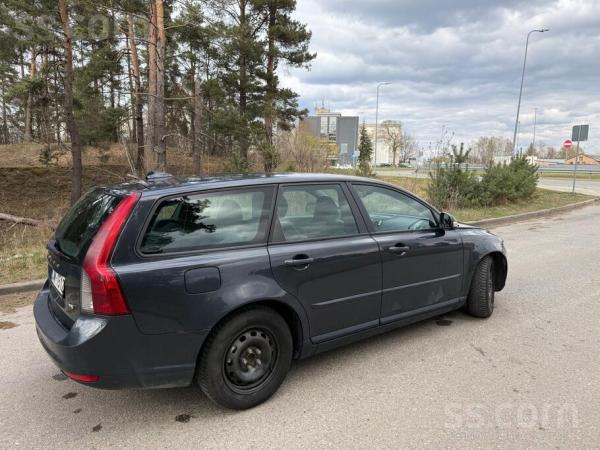 Pelēks Volvo V50 2009 Rīga, ar dzinēja tilpumu 1.60 L un nobraukumu 258 tūkst. km par 1300 €, foto 2 vietnē AUTOMOTO.COM.LV