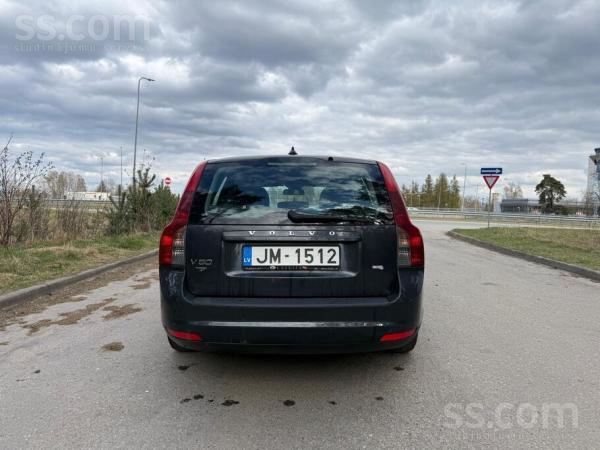 Pelēks Volvo V50 2009 Rīga, ar dzinēja tilpumu 1.60 L un nobraukumu 258 tūkst. km par 1300 €, foto 3 vietnē AUTOMOTO.COM.LV