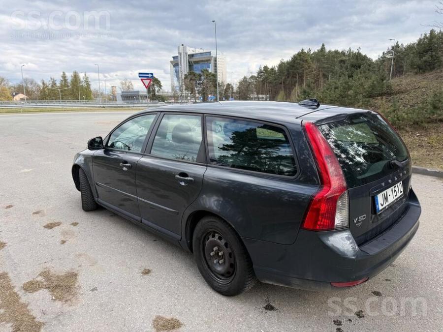 Pelēks Volvo V50 2009 Rīga, ar dzinēja tilpumu 1.60 L un nobraukumu 258 tūkst. km par 1300 €, foto 5 vietnē AUTOMOTO.COM.LV
