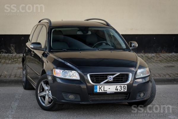Grey Volvo V50 2009 in Talsi, with an engine capacity of 2.00 L and mileage of 371 thousand km for 2590 €, photo 1 on AUTOMOTO.COM.LV