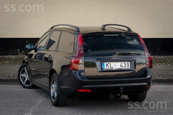 Grey Volvo V50 2009 in Talsi, with an engine capacity of 2.00 L and mileage of 371 thousand km for 2590 €, photo 4 on AUTOMOTO.COM.LV