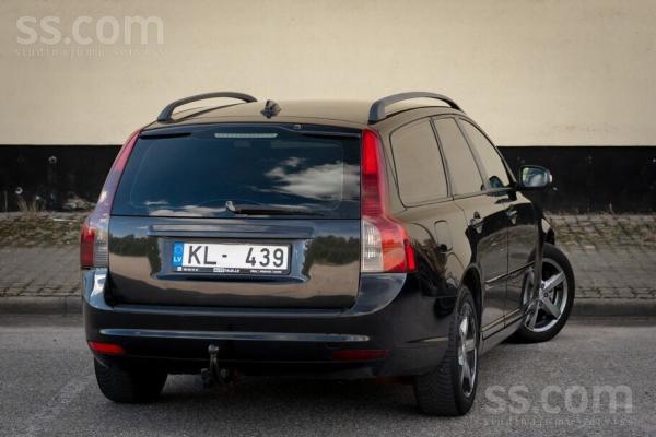 Grey Volvo V50 2009 in Talsi, with an engine capacity of 2.00 L and mileage of 371 thousand km for 2590 €, photo 7 on AUTOMOTO.COM.LV
