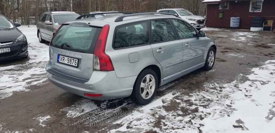 Pelēks Volvo V50 2009 Rīga, ar dzinēja tilpumu 1.60 L un nobraukumu 253 tūkst. km par 3100 €, foto 3 vietnē AUTOMOTO.COM.LV