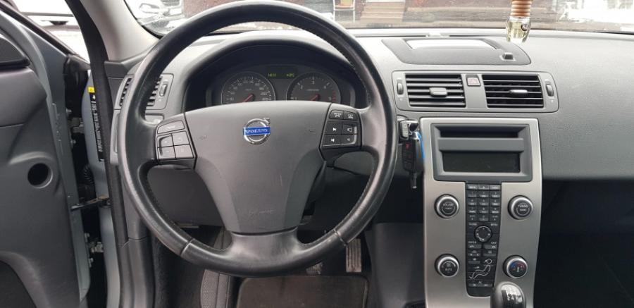 Pelēks Volvo V50 2009 Rīga, ar dzinēja tilpumu 1.60 L un nobraukumu 253 tūkst. km par 3100 €, foto 15 vietnē AUTOMOTO.COM.LV