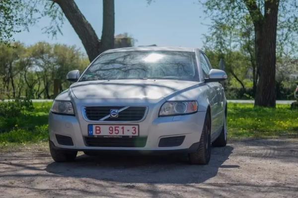 Grey Volvo V50 2009 in Grobiņa, with an engine capacity of 1.60 L and mileage of 288 thousand km for 3450 €, photo 1 on AUTOMOTO.COM.LV