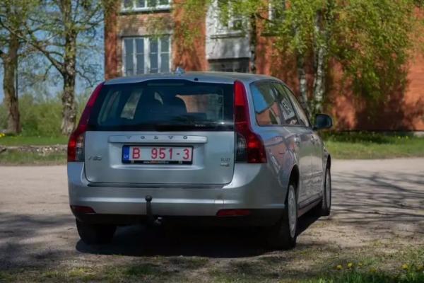 Grey Volvo V50 2009 in Grobiņa, with an engine capacity of 1.60 L and mileage of 288 thousand km for 3450 €, photo 5 on AUTOMOTO.COM.LV