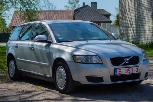 Grey Volvo V50 2009 in Grobiņa, with an engine capacity of 1.60 L and mileage of 288 thousand km for 3450 €, photo 7 on AUTOMOTO.COM.LV