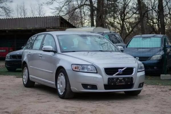 Grey Volvo V50 2009 in Grobiņa, with an engine capacity of 2.00 L and mileage of 311 thousand km for 2750 €, photo 6 on AUTOMOTO.COM.LV