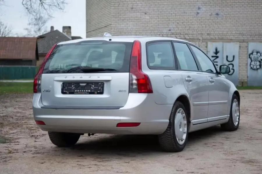 Grey Volvo V50 2009 in Grobiņa, with an engine capacity of 2.00 L and mileage of 311 thousand km for 2750 €, photo 12 on AUTOMOTO.COM.LV
