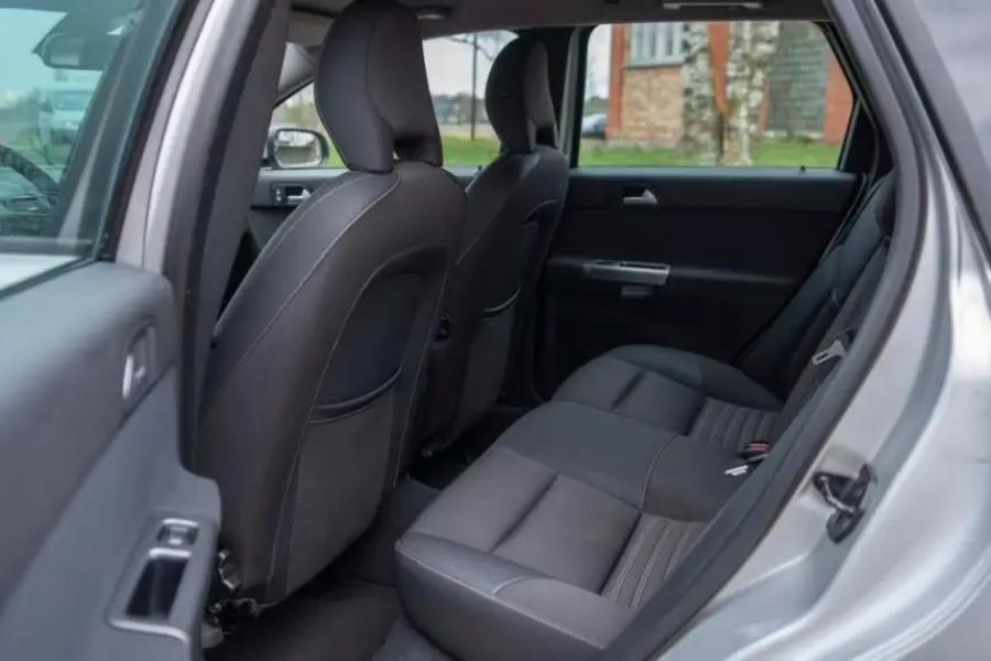 Grey Volvo V50 2009 in Grobiņa, with an engine capacity of 2.00 L and mileage of 311 thousand km for 2750 €, photo 16 on AUTOMOTO.COM.LV