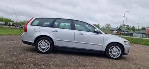 Pelēks Volvo V50 2009 Daugavpils, ar dzinēja tilpumu 2.00 L un nobraukumu 272 tūkst. km par 3750 €, foto 4 vietnē AUTOMOTO.COM.LV