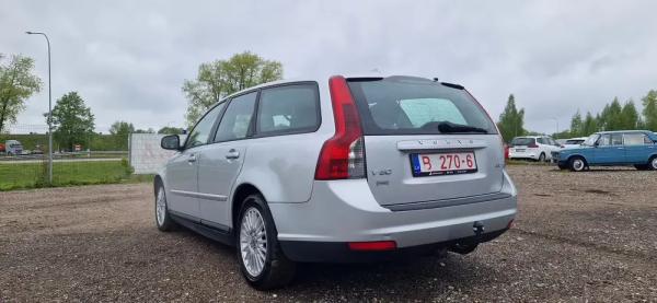 Pelēks Volvo V50 2009 Daugavpils, ar dzinēja tilpumu 2.00 L un nobraukumu 272 tūkst. km par 3750 €, foto 4 vietnē AUTOMOTO.COM.LV