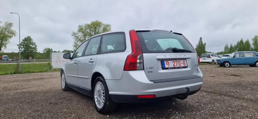 Pelēks Volvo V50 2009 Daugavpils, ar dzinēja tilpumu 2.00 L un nobraukumu 272 tūkst. km par 3750 €, foto 5 vietnē AUTOMOTO.COM.LV