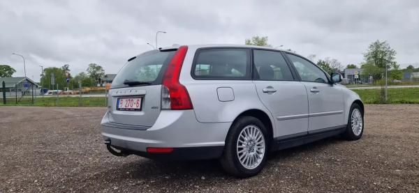 Pelēks Volvo V50 2009 Daugavpils, ar dzinēja tilpumu 2.00 L un nobraukumu 272 tūkst. km par 3750 €, foto 6 vietnē AUTOMOTO.COM.LV