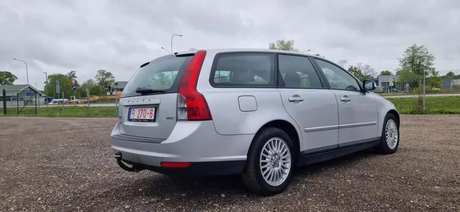 Pelēks Volvo V50 2009 Daugavpils, ar dzinēja tilpumu 2.00 L un nobraukumu 272 tūkst. km par 3750 €, foto 7 vietnē AUTOMOTO.COM.LV