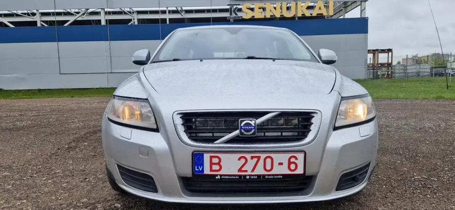 Pelēks Volvo V50 2009 Daugavpils, ar dzinēja tilpumu 2.00 L un nobraukumu 272 tūkst. km par 3750 €, foto 9 vietnē AUTOMOTO.COM.LV