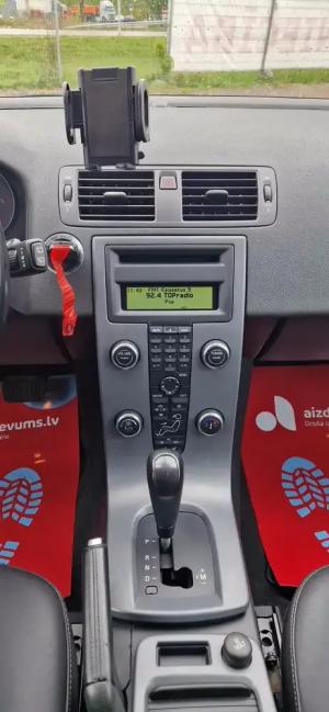 Pelēks Volvo V50 2009 Daugavpils, ar dzinēja tilpumu 2.00 L un nobraukumu 272 tūkst. km par 3750 €, foto 12 vietnē AUTOMOTO.COM.LV