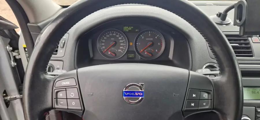 Pelēks Volvo V50 2009 Daugavpils, ar dzinēja tilpumu 2.00 L un nobraukumu 272 tūkst. km par 3750 €, foto 13 vietnē AUTOMOTO.COM.LV
