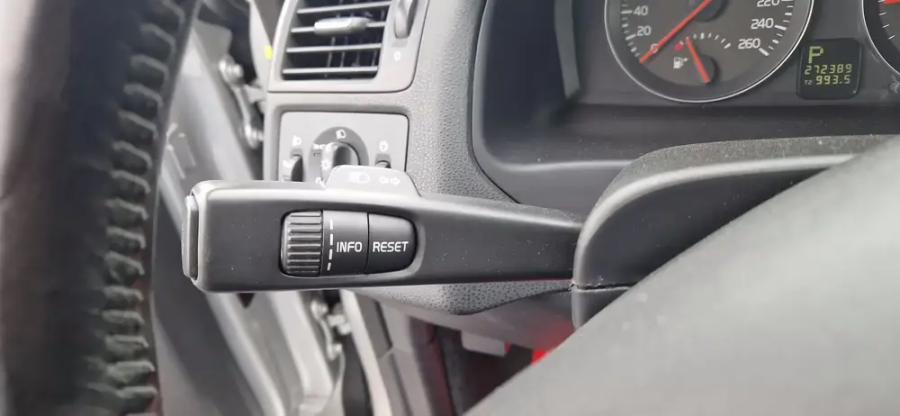 Pelēks Volvo V50 2009 Daugavpils, ar dzinēja tilpumu 2.00 L un nobraukumu 272 tūkst. km par 3750 €, foto 14 vietnē AUTOMOTO.COM.LV