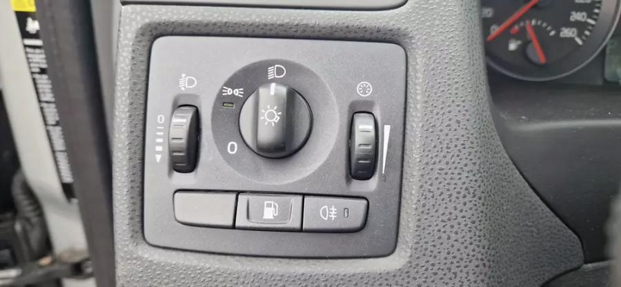 Pelēks Volvo V50 2009 Daugavpils, ar dzinēja tilpumu 2.00 L un nobraukumu 272 tūkst. km par 3750 €, foto 16 vietnē AUTOMOTO.COM.LV
