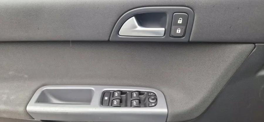 Pelēks Volvo V50 2009 Daugavpils, ar dzinēja tilpumu 2.00 L un nobraukumu 272 tūkst. km par 3750 €, foto 17 vietnē AUTOMOTO.COM.LV