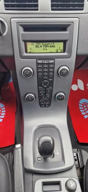 Pelēks Volvo V50 2009 Daugavpils, ar dzinēja tilpumu 2.00 L un nobraukumu 272 tūkst. km par 3750 €, foto 18 vietnē AUTOMOTO.COM.LV