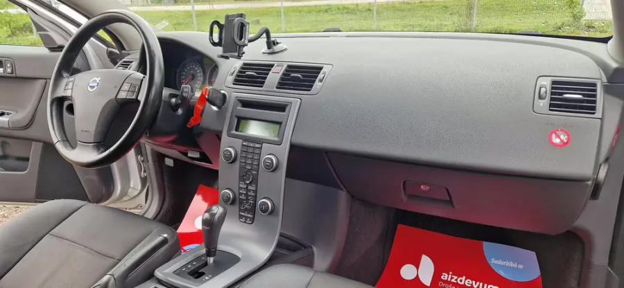 Pelēks Volvo V50 2009 Daugavpils, ar dzinēja tilpumu 2.00 L un nobraukumu 272 tūkst. km par 3750 €, foto 22 vietnē AUTOMOTO.COM.LV