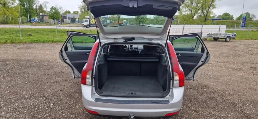 Pelēks Volvo V50 2009 Daugavpils, ar dzinēja tilpumu 2.00 L un nobraukumu 272 tūkst. km par 3750 €, foto 23 vietnē AUTOMOTO.COM.LV
