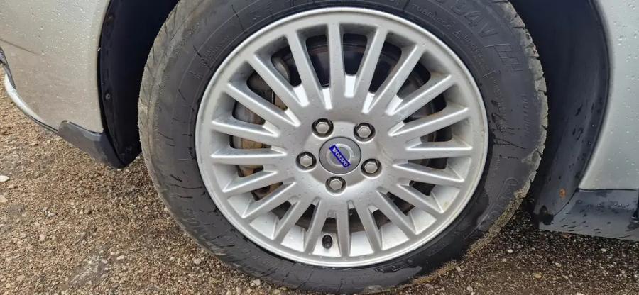Pelēks Volvo V50 2009 Daugavpils, ar dzinēja tilpumu 2.00 L un nobraukumu 272 tūkst. km par 3750 €, foto 29 vietnē AUTOMOTO.COM.LV