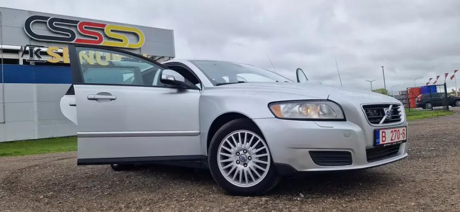 Pelēks Volvo V50 2009 Daugavpils, ar dzinēja tilpumu 2.00 L un nobraukumu 272 tūkst. km par 3750 €, foto 32 vietnē AUTOMOTO.COM.LV