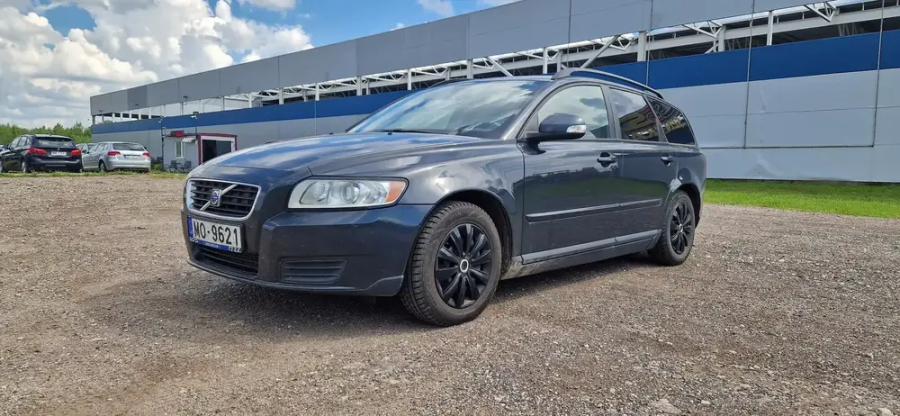Grey Volvo V50 2009 in Daugavpils, with an engine capacity of 1.60 L and mileage of 278 thousand km for 2350 €, photo 1 on AUTOMOTO.COM.LV