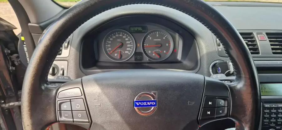 Grey Volvo V50 2009 in Daugavpils, with an engine capacity of 1.60 L and mileage of 278 thousand km for 2350 €, photo 13 on AUTOMOTO.COM.LV