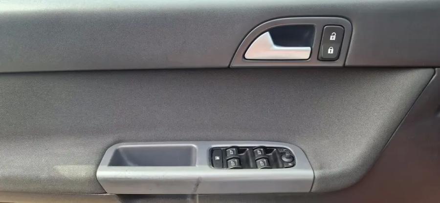 Grey Volvo V50 2009 in Daugavpils, with an engine capacity of 1.60 L and mileage of 278 thousand km for 2350 €, photo 17 on AUTOMOTO.COM.LV