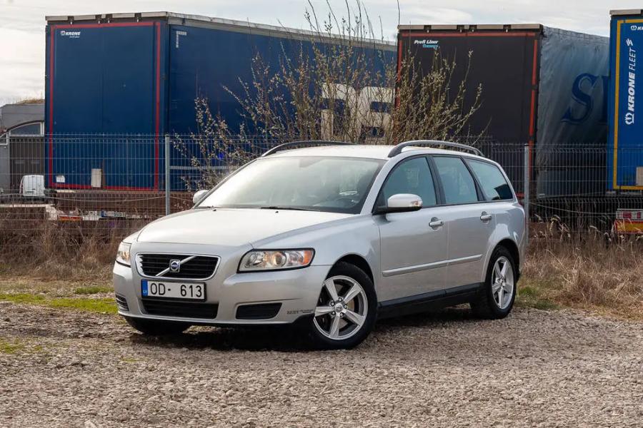 Pelēks Volvo V50 2009 Rīga, ar dzinēja tilpumu 2.00 L un nobraukumu 295 tūkst. km par 2995 €, foto 4 vietnē AUTOMOTO.COM.LV