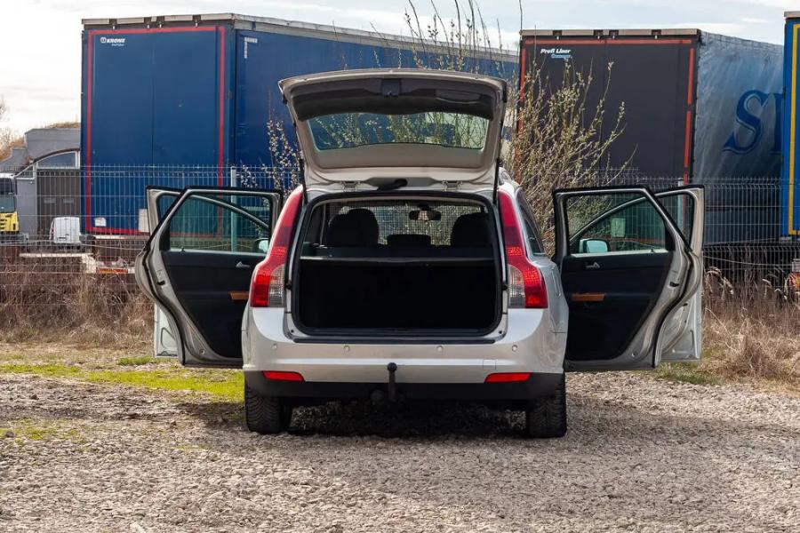 Pelēks Volvo V50 2009 Rīga, ar dzinēja tilpumu 2.00 L un nobraukumu 295 tūkst. km par 2995 €, foto 6 vietnē AUTOMOTO.COM.LV