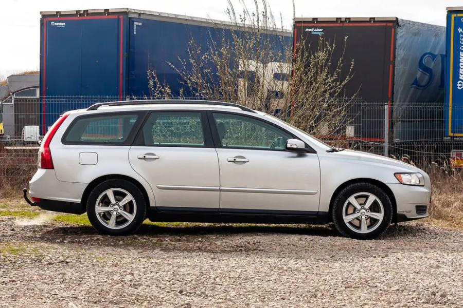 Pelēks Volvo V50 2009 Rīga, ar dzinēja tilpumu 2.00 L un nobraukumu 295 tūkst. km par 2995 €, foto 8 vietnē AUTOMOTO.COM.LV