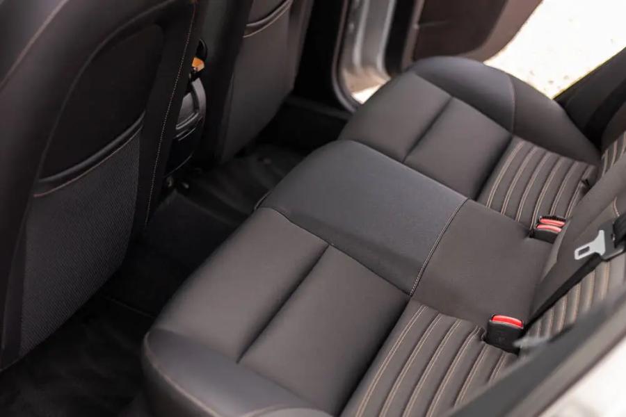 Pelēks Volvo V50 2009 Rīga, ar dzinēja tilpumu 2.00 L un nobraukumu 295 tūkst. km par 2995 €, foto 14 vietnē AUTOMOTO.COM.LV
