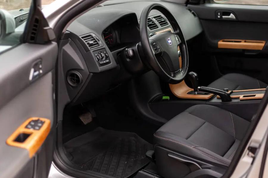 Pelēks Volvo V50 2009 Rīga, ar dzinēja tilpumu 2.00 L un nobraukumu 295 tūkst. km par 2995 €, foto 20 vietnē AUTOMOTO.COM.LV