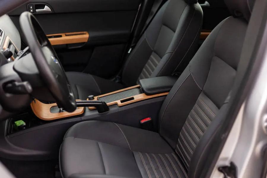 Pelēks Volvo V50 2009 Rīga, ar dzinēja tilpumu 2.00 L un nobraukumu 295 tūkst. km par 2995 €, foto 24 vietnē AUTOMOTO.COM.LV