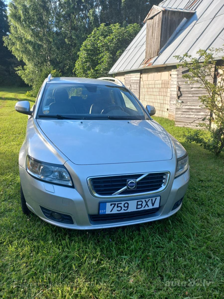 Pelēks Volvo V50 2009 Veru, ar dzinēja tilpumu 2.00 L un nobraukumu 343 tūkst. km par 2700 €, foto 1 vietnē AUTOMOTO.COM.LV
