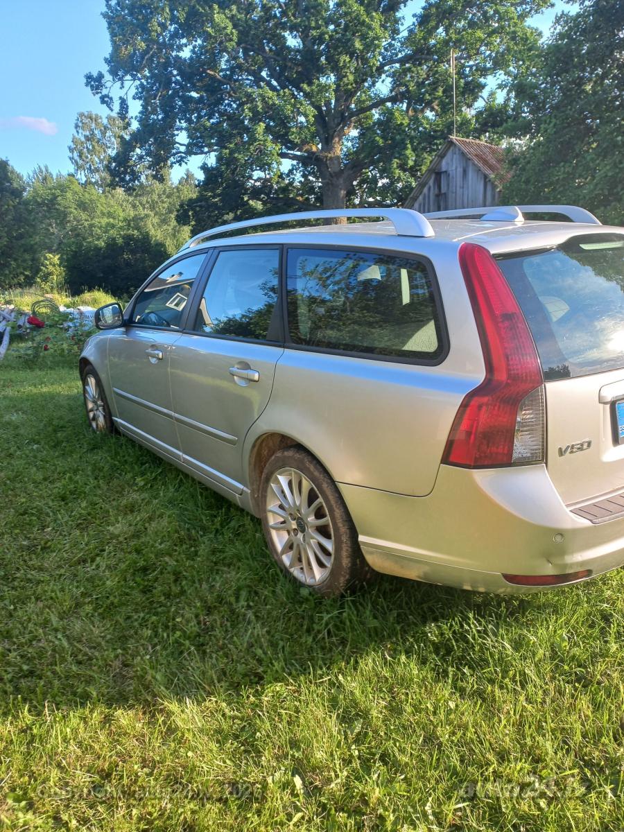 Pelēks Volvo V50 2009 Veru, ar dzinēja tilpumu 2.00 L un nobraukumu 343 tūkst. km par 2700 €, foto 4 vietnē AUTOMOTO.COM.LV